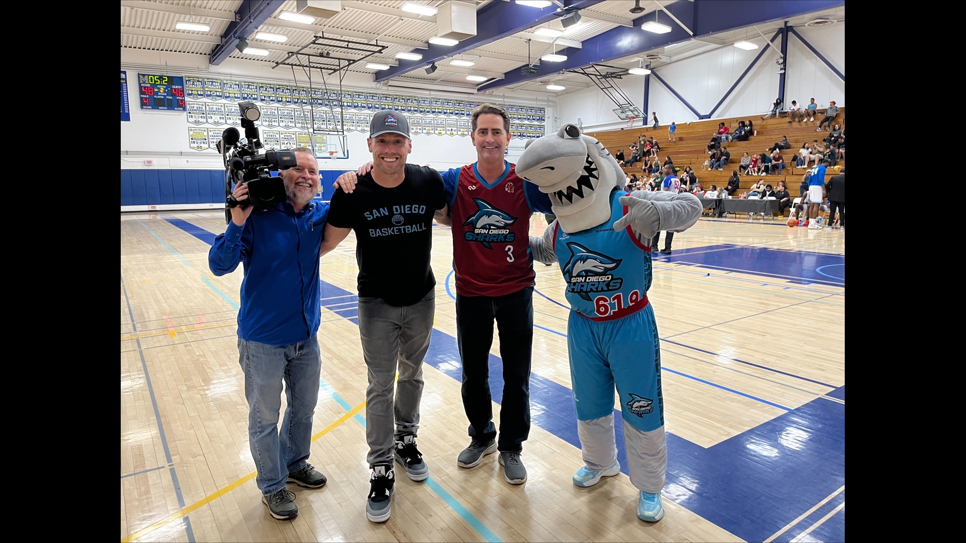 San Diego Sharks offer free family basketball fun | cbs8.com