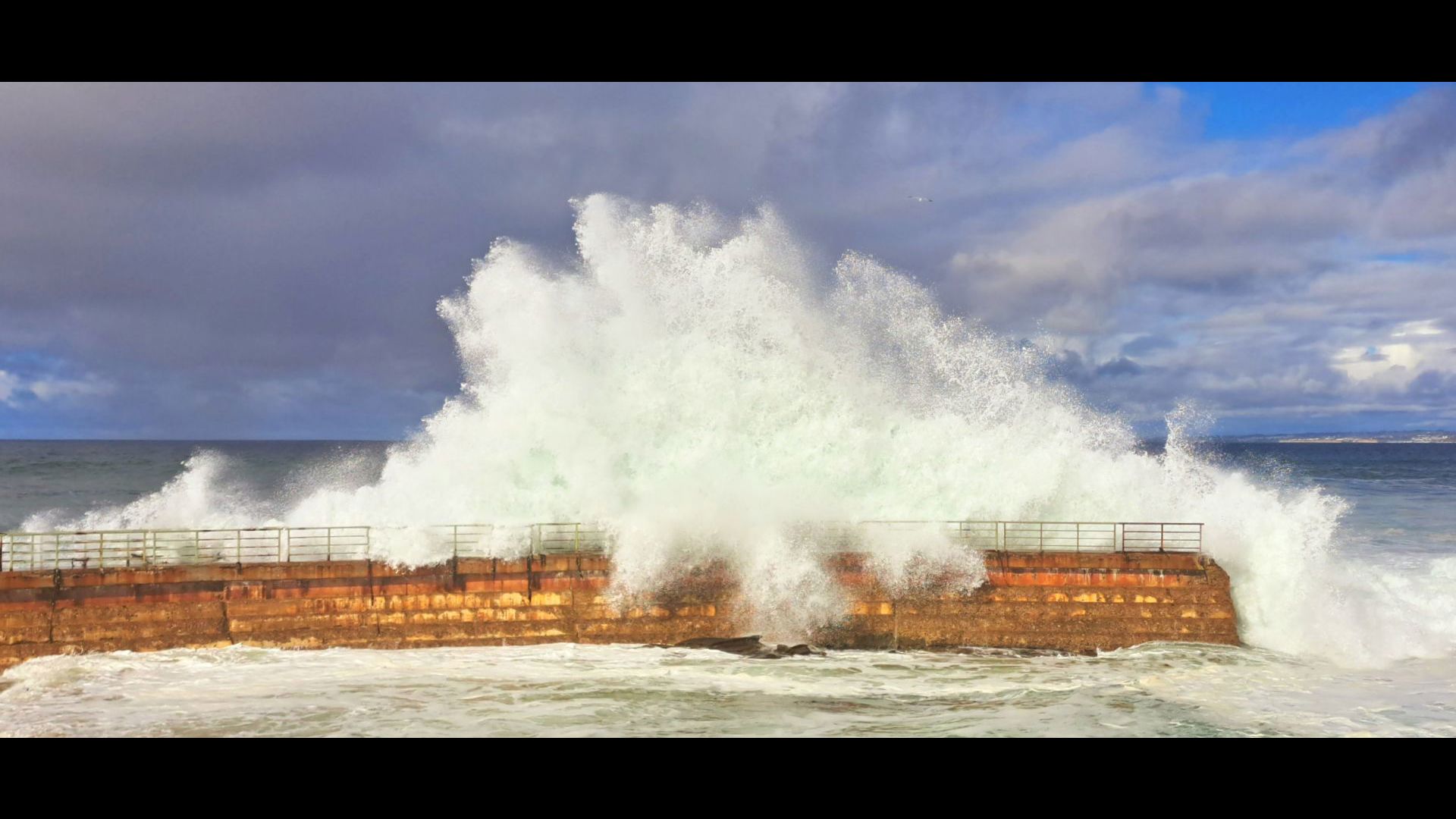Children's Pool La Jolla sea wall damaged by waves | cbs8.com