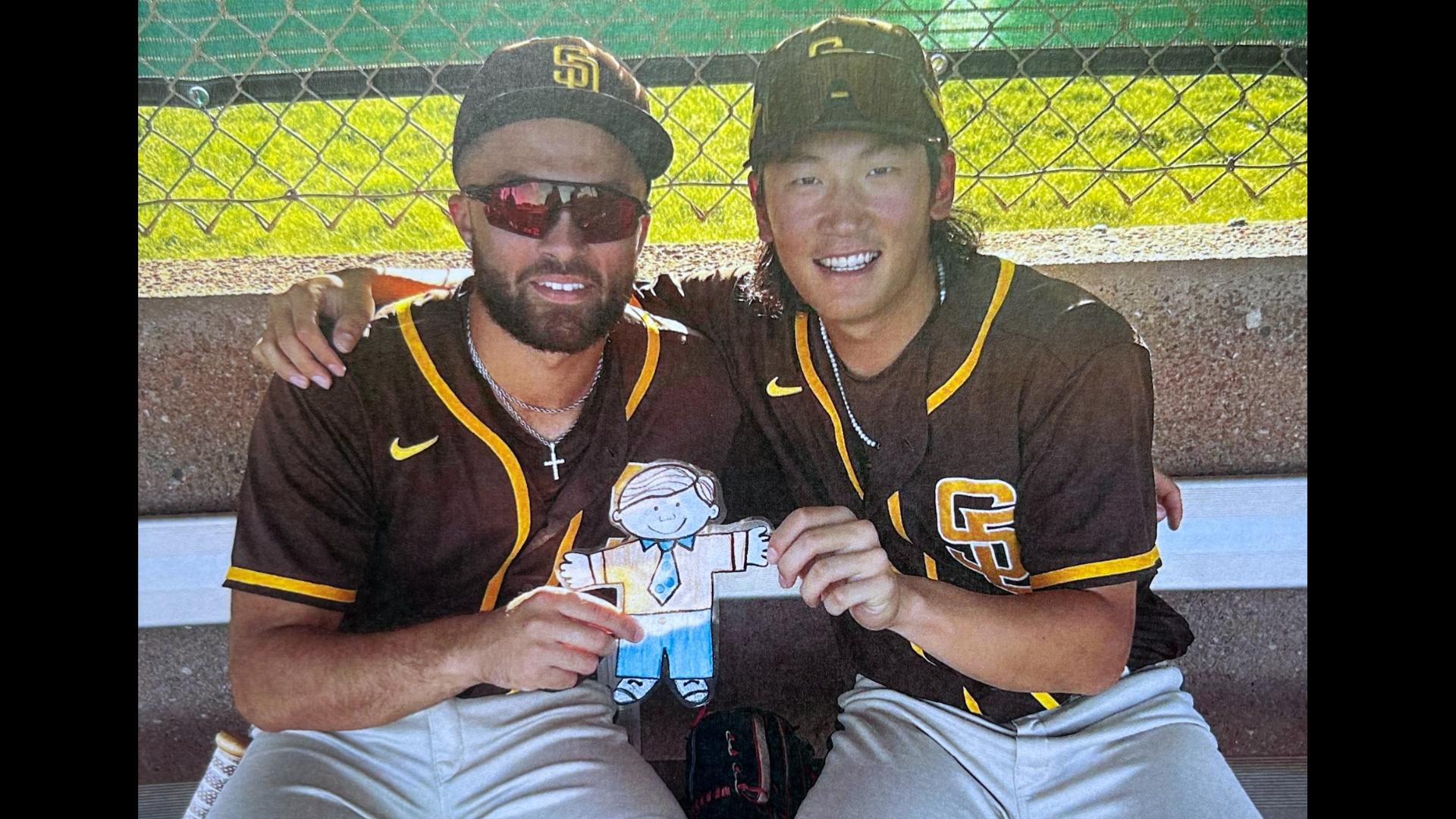 Flat Stanley hangs out with San Diego Padres Rookie Team | cbs8.com