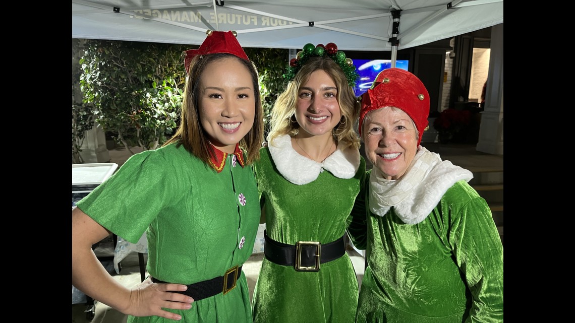 Rancho Bernardo comes together for a holiday party | cbs8.com