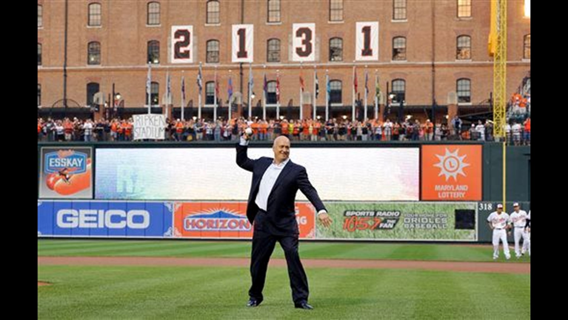 Ripken honored by Orioles in celebration of 2131 game | cbs8.com