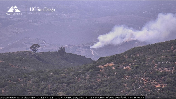 Brush fire, smoke, flames, evacuations, map in Bonsall of San Diego ...