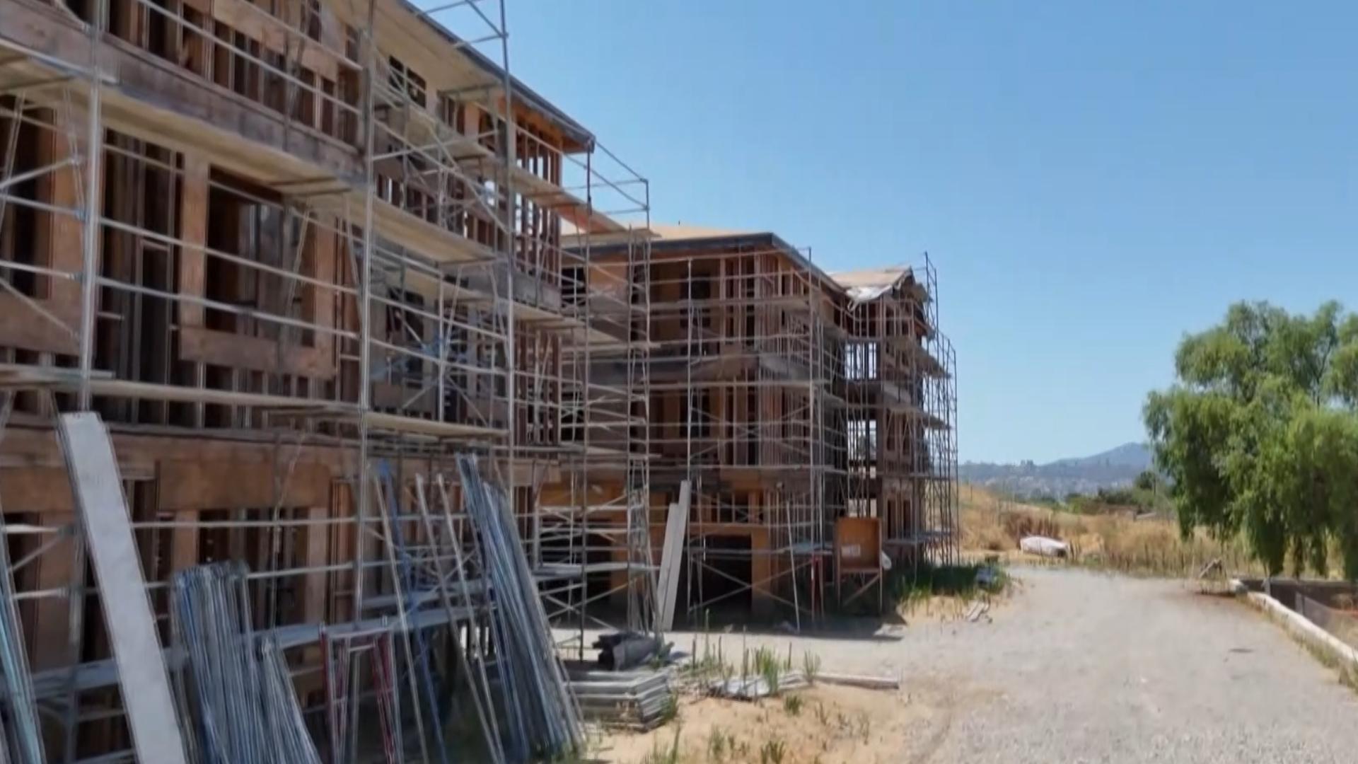Stalled construction site near El Cajon shows new progress | cbs8.com