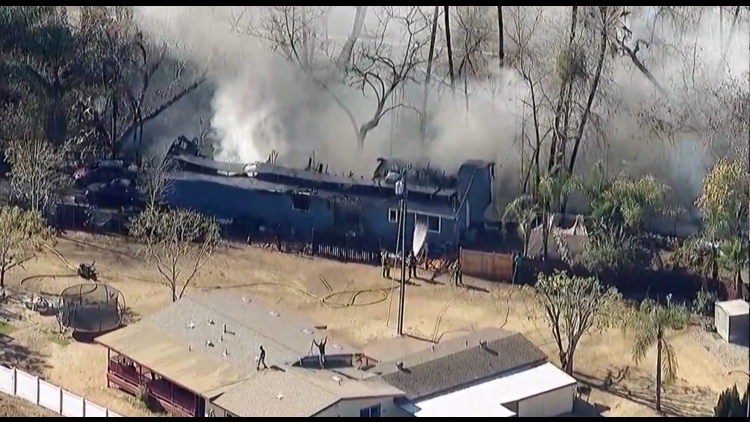 Brush fire, smoke, flames in Falblrook, north San Diego | cbs8.com