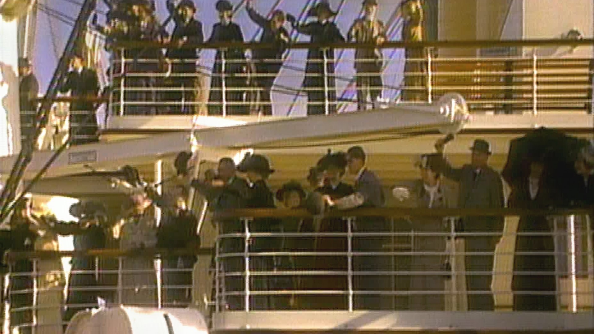 'Titanic' extras celebrate blockbuster movie's 25th Anniversary | cbs8.com