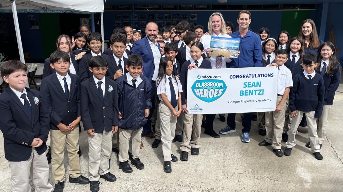 San Diego teacher Sean Bentz named 'Classroom Hero' | cbs8.com