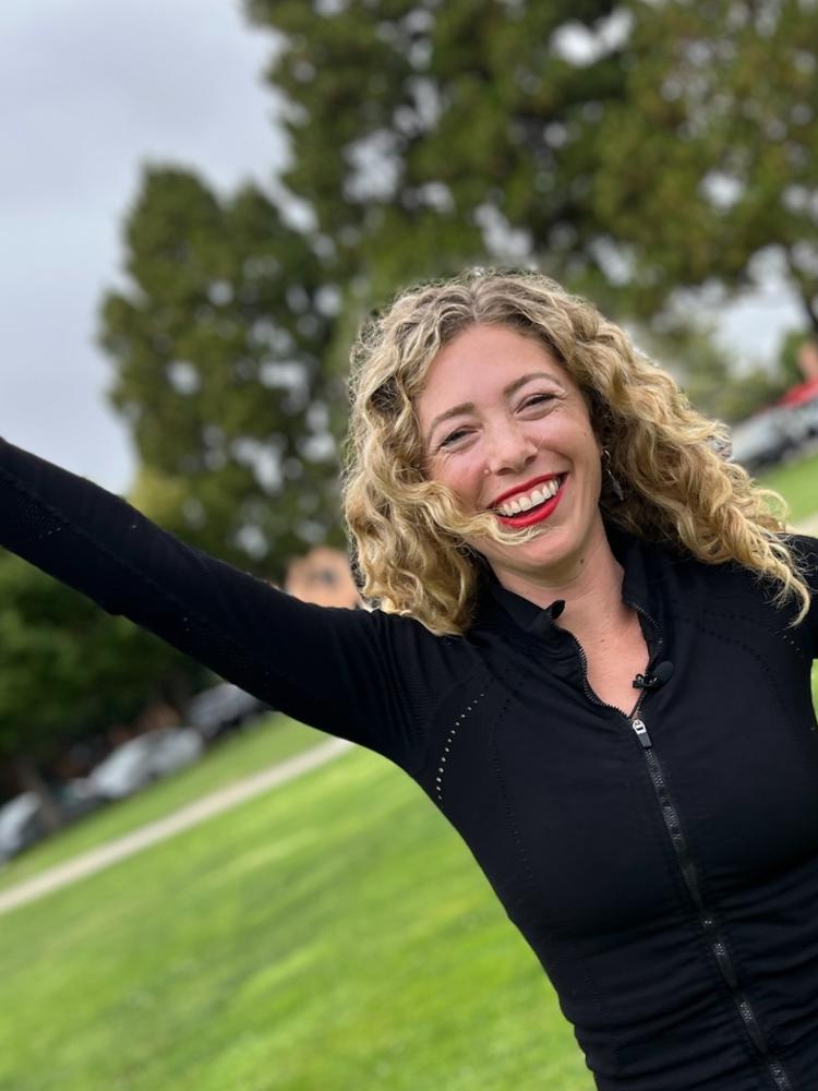 Rachel Frank brings Laughter Yoga to San Diego | cbs8.com