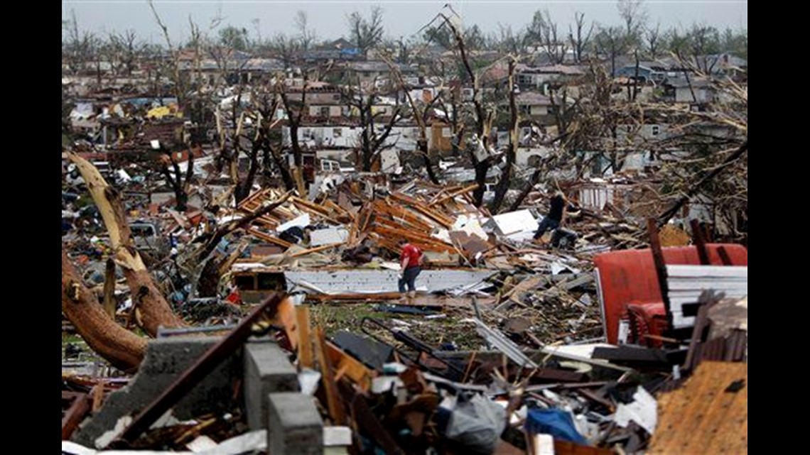 Rescuers race to find survivors of Joplin tornado | cbs8.com