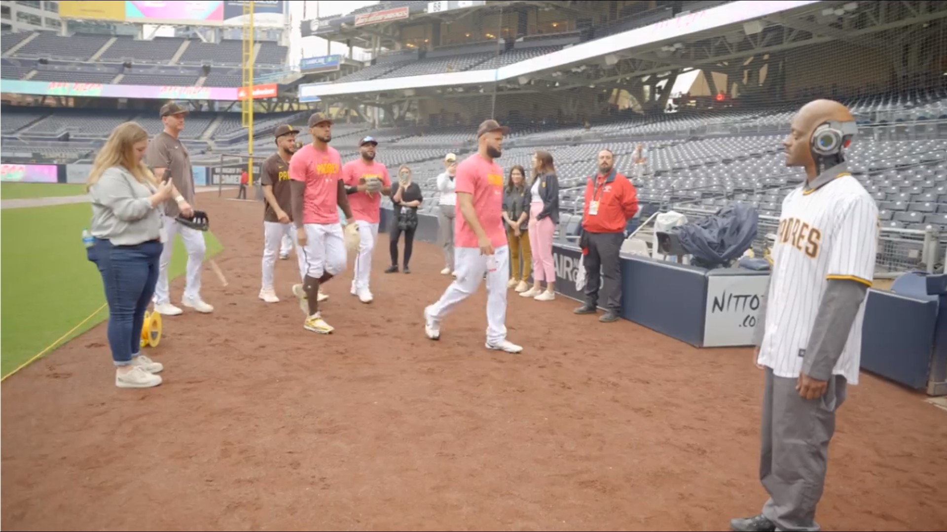 AI robots from The Creator surprise San Diego Padres | cbs8.com