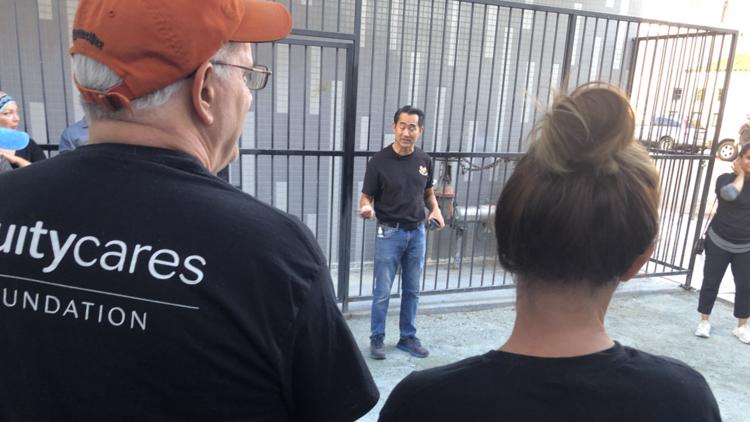 Emergency Room Doctor provides pop-up health clinics for homeless ...