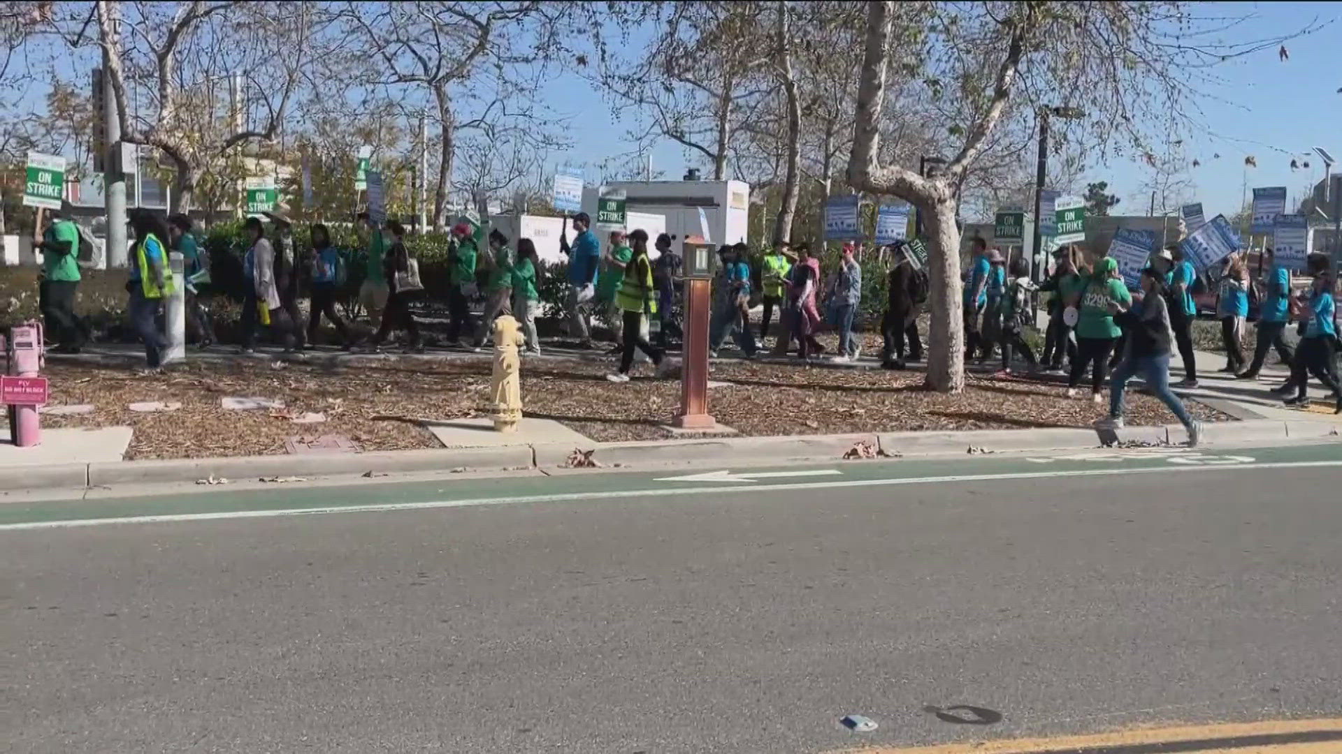 Thousands of UC workers across California hit picket line in three-day strike | cbs8.com
