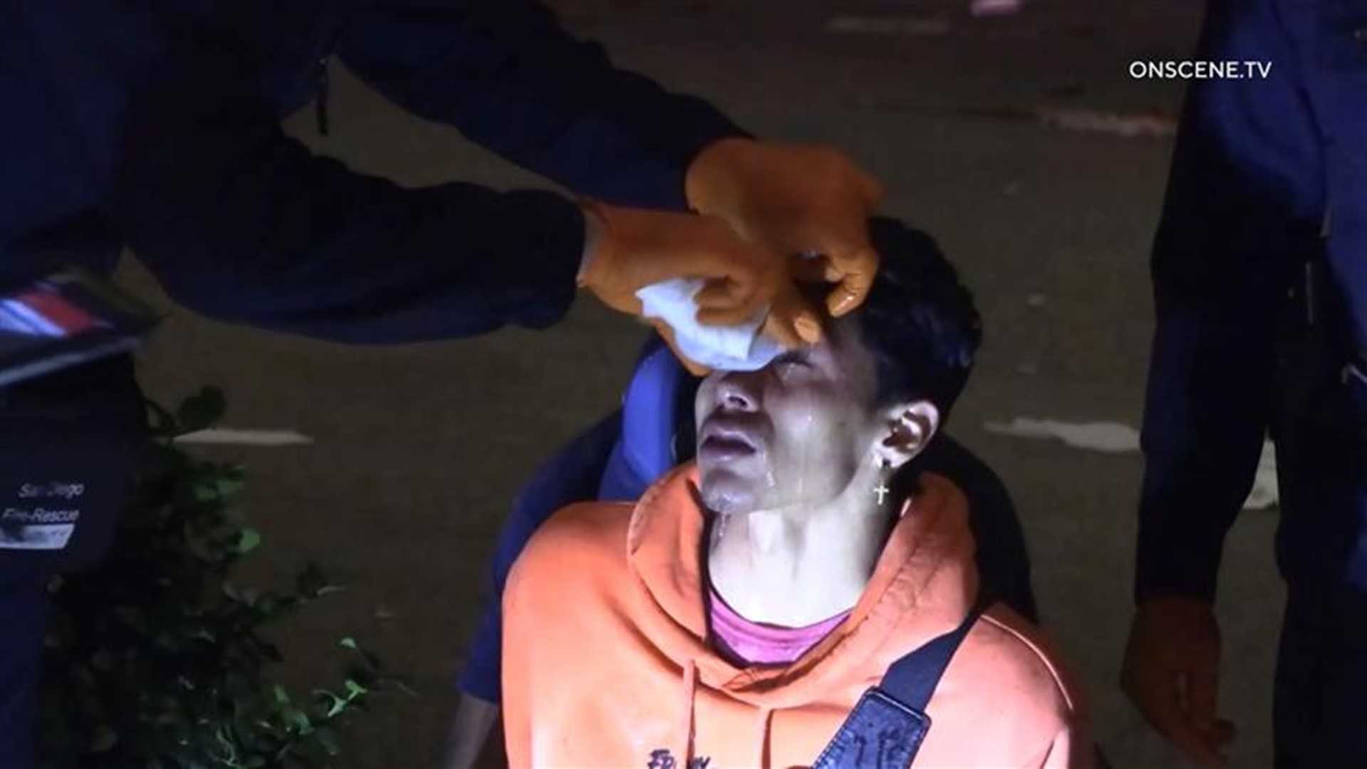 Hot dog vendor stabbed in alleged turf-war with another hot dog vendor ...