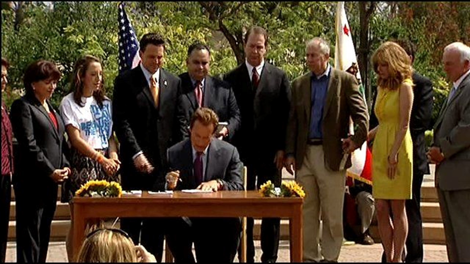 Governor signs Chelsea's Law at ceremony in Balboa Park | cbs8.com