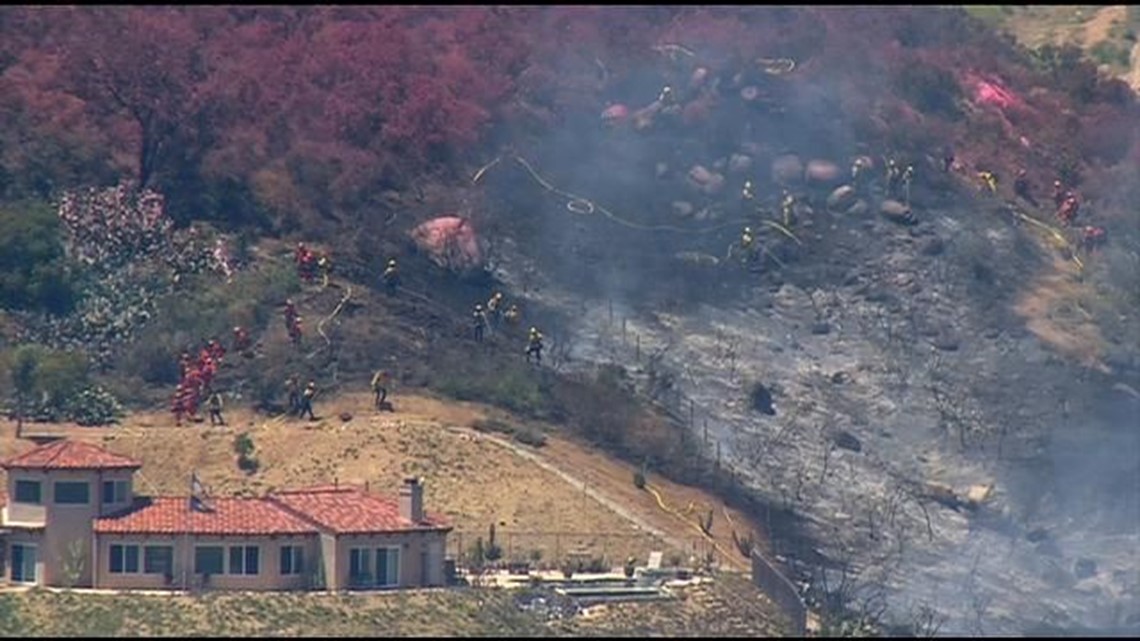 Brush Fire Alert: Fire threatens Escondido neighborhood | cbs8.com