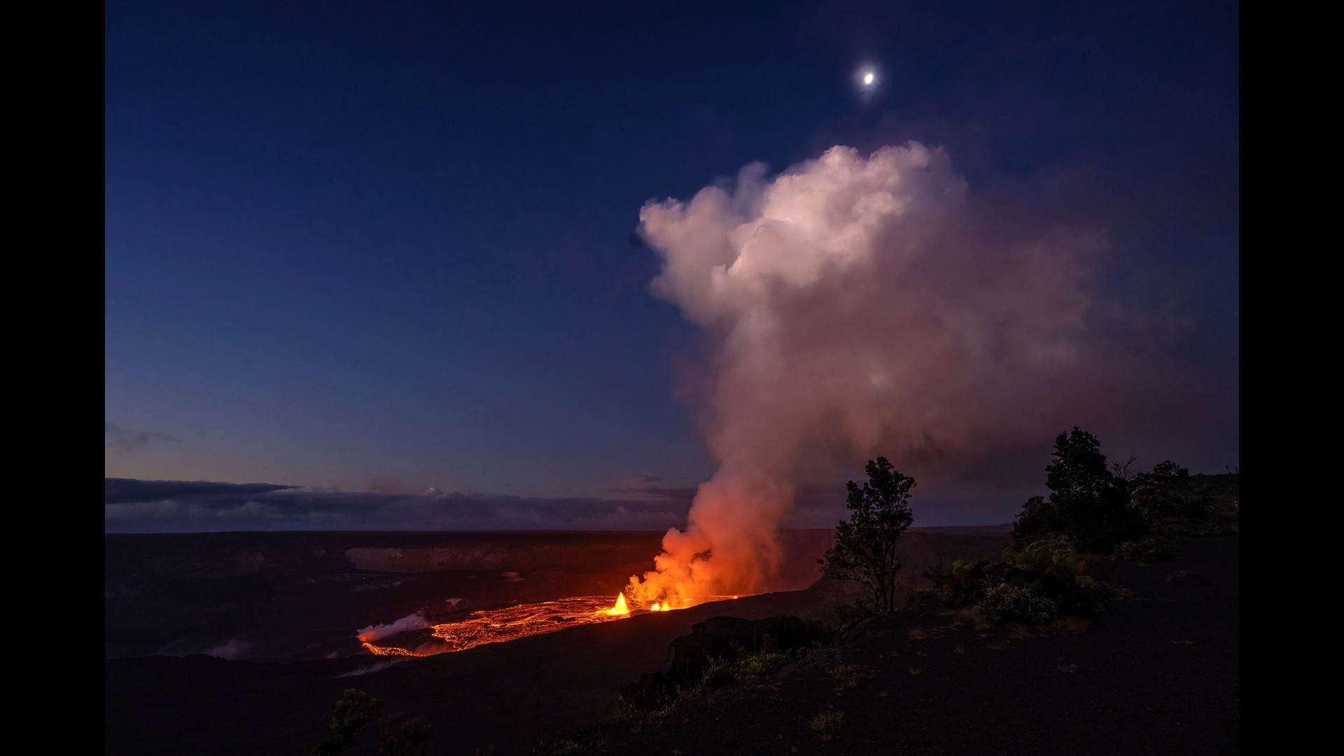 Kilauea, one of the world's most active volcanoes, erupts again | cbs8.com