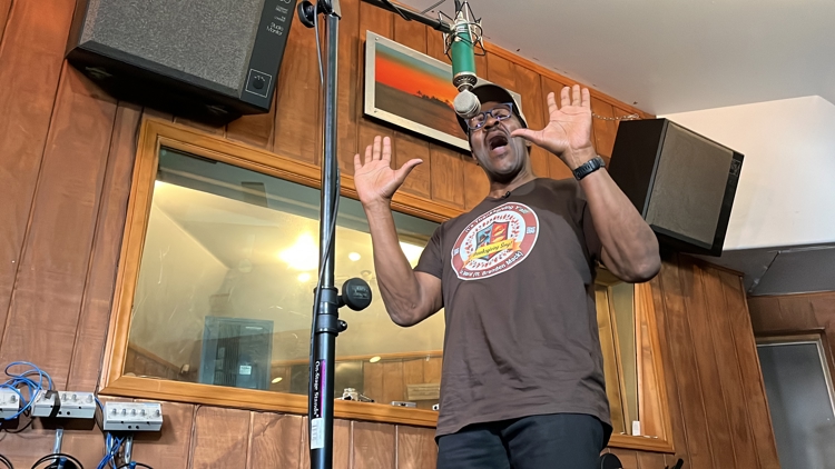 San Diego singer-songwriter gives Thanksgiving a voice with 'It's ...