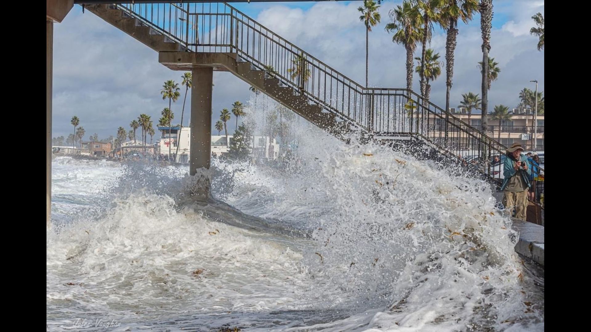 Children's Pool La Jolla sea wall damaged by waves | cbs8.com
