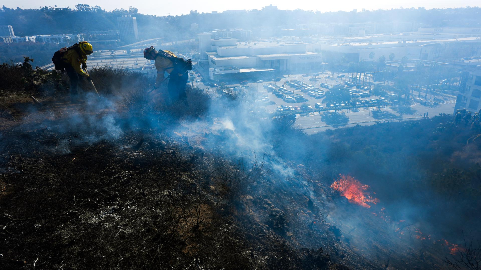 Brush fire, smoke, flames in San Diego near Fashion Valley Friars Rd ...