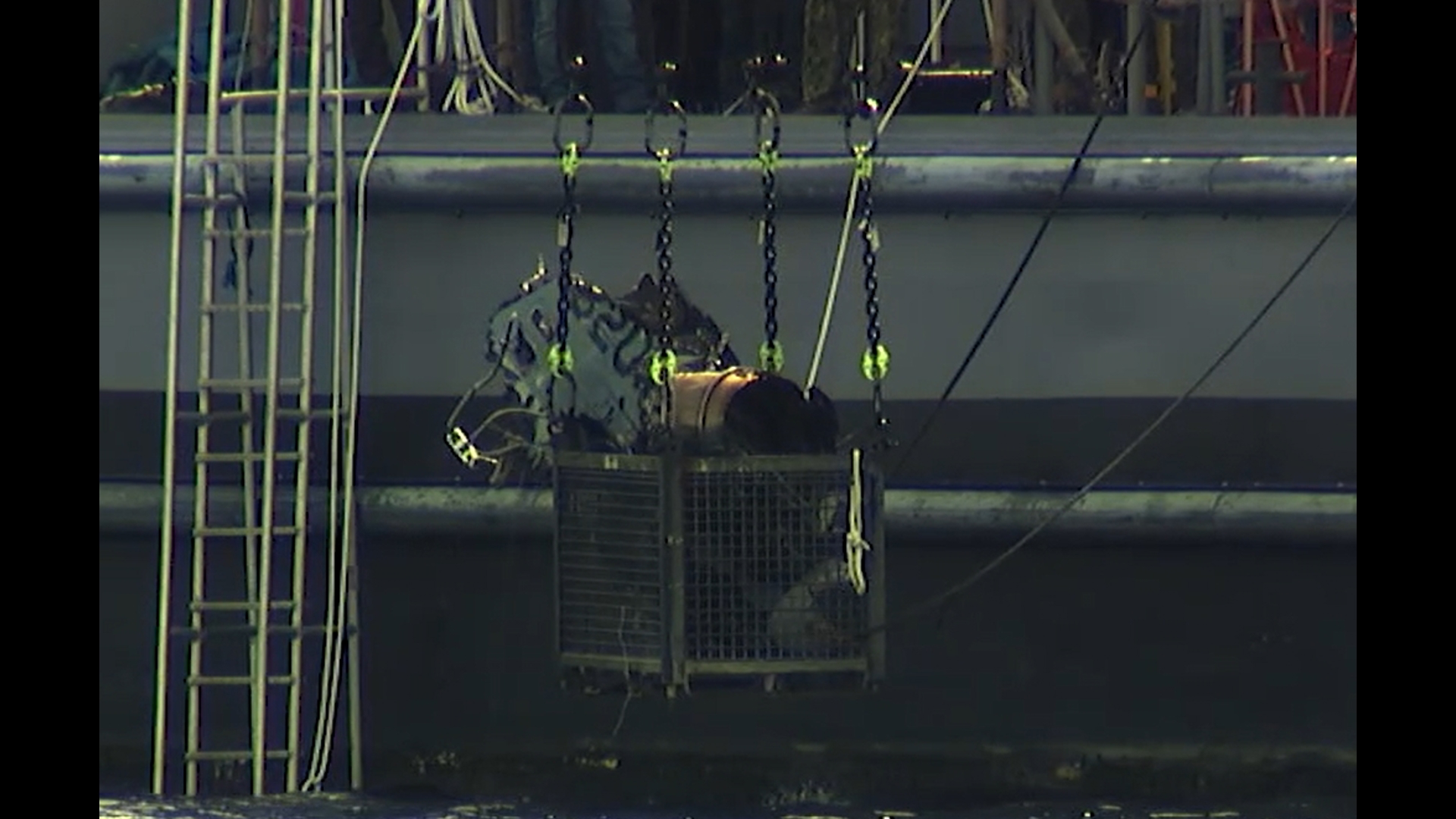 Navy begins recovery of EA-18G Growler in San Diego Bay | cbs8.com