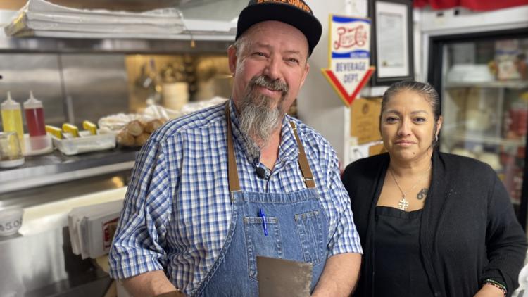 Grove Grinder sandwich shop feels like 'Granny's House' | cbs8.com