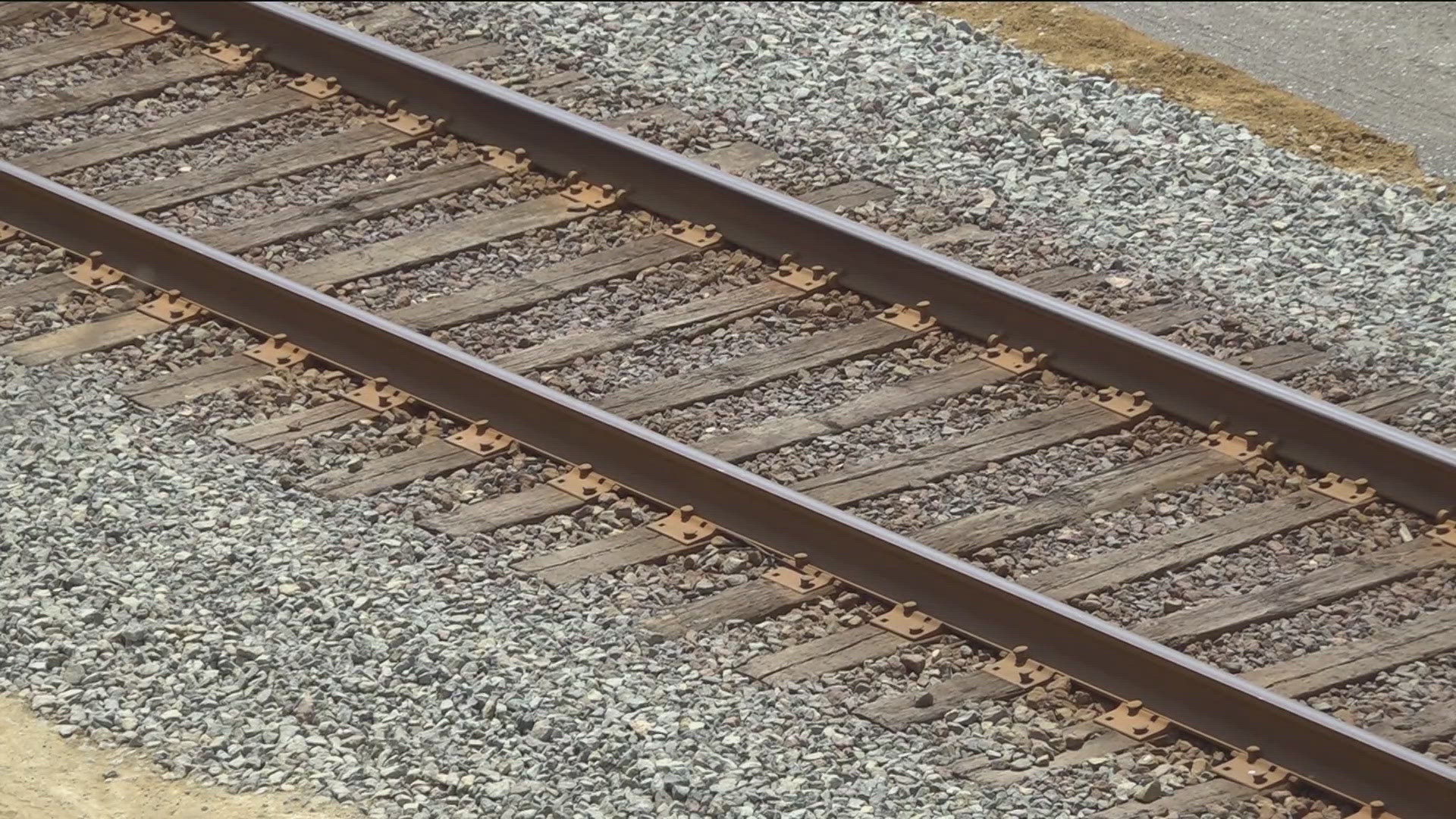 Earthquake disrupts train service along Del Mar bluff for inspection ...