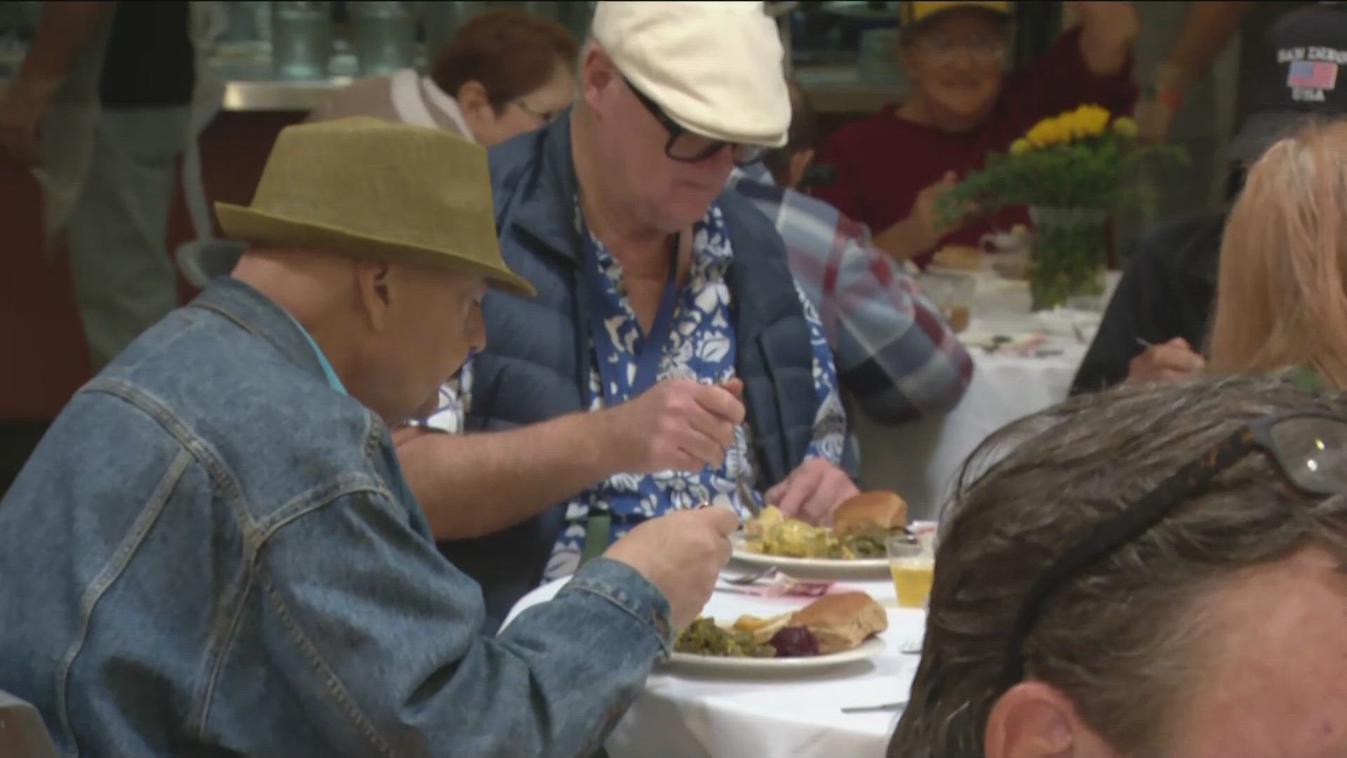 Serving Seniors hosts Thanksgiving meal for older adults | cbs8.com