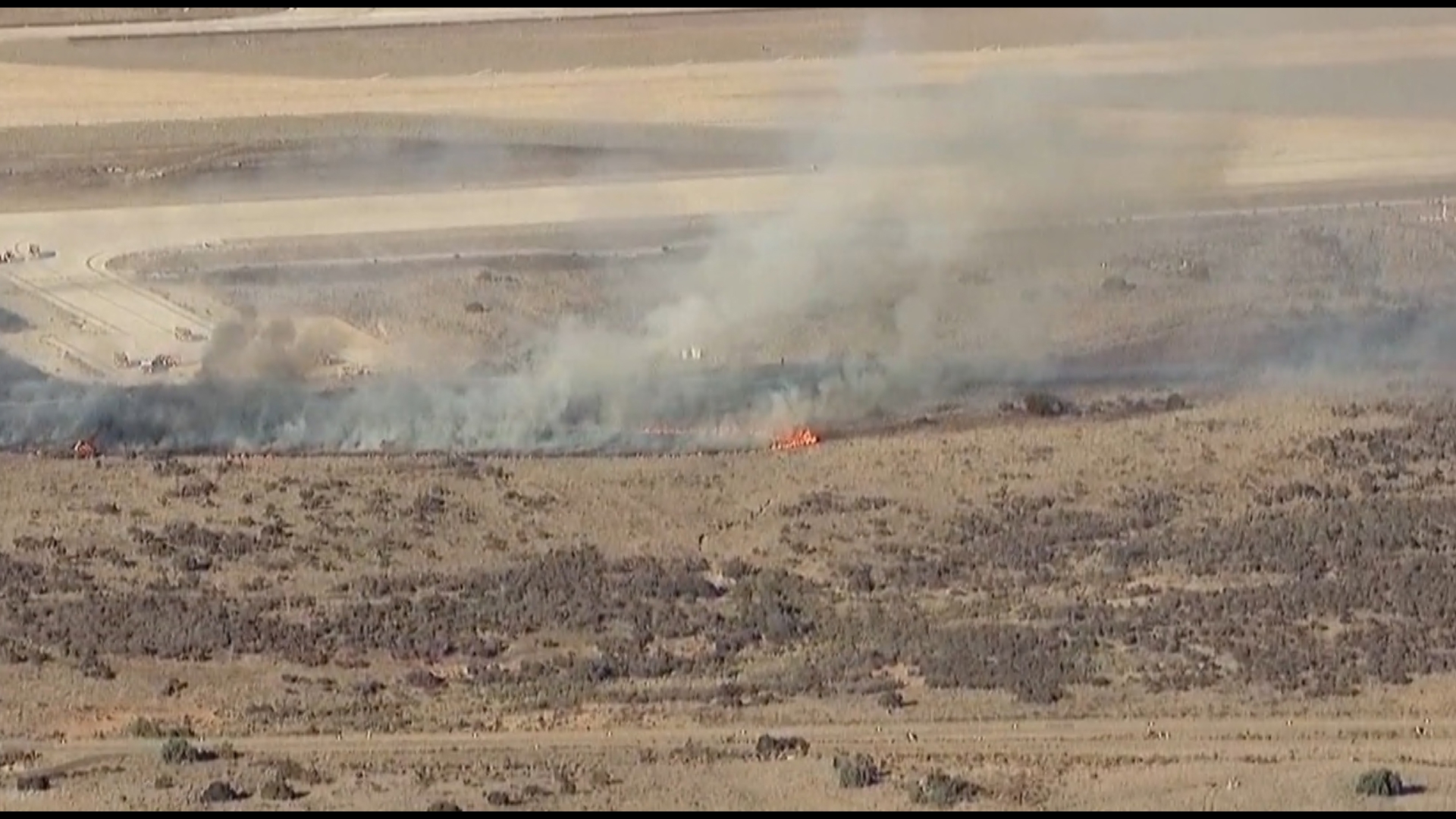 Brush fire, smoke, flames in San Diego near Miramar and I-15 | cbs8.com