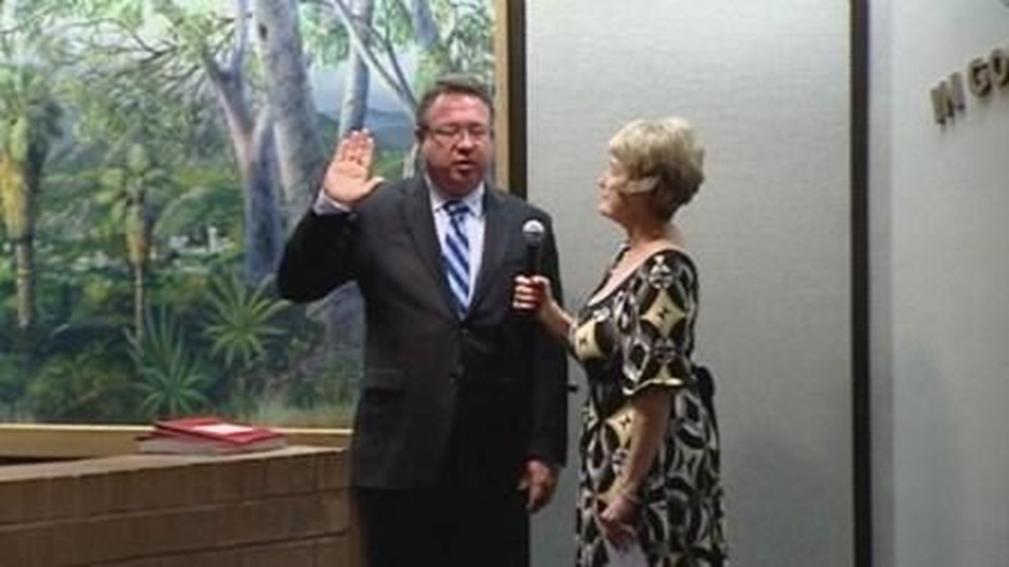 El Cajon appoints mayor before packed crowd | cbs8.com