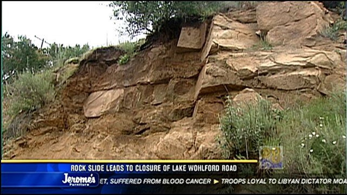 Rock slide near Lake Wohlford forces road closure | cbs8.com