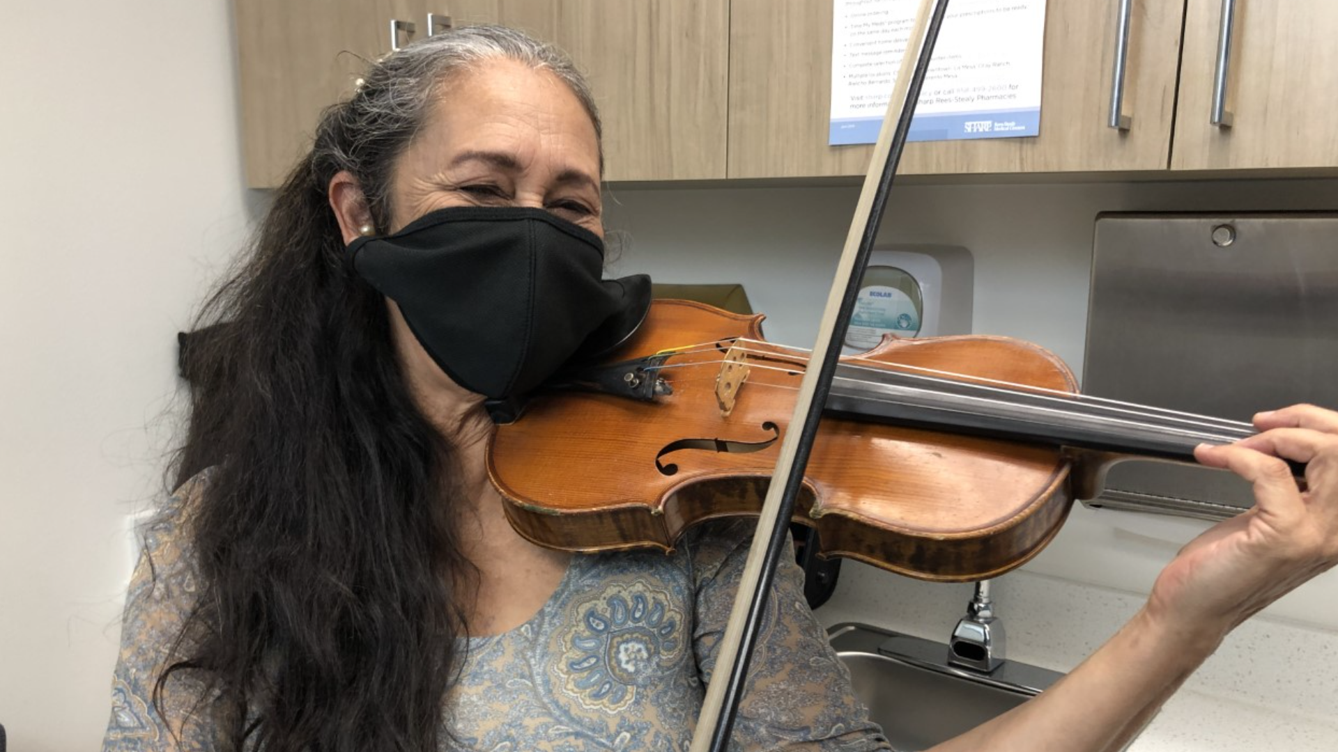 Patient whips out violin, thanks doctor with surprise performance ...