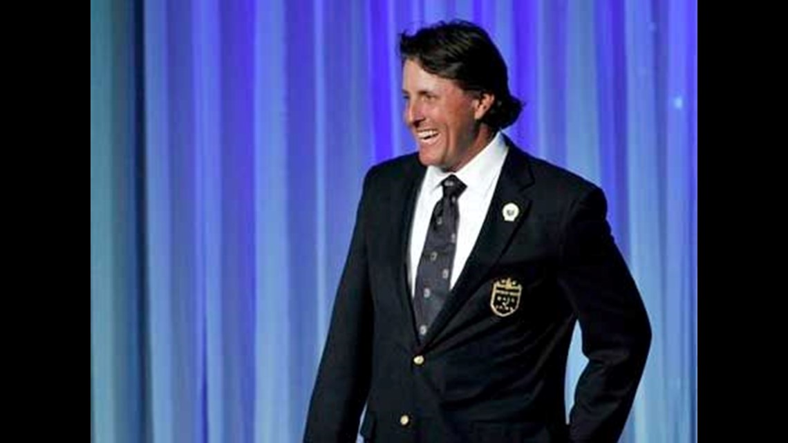 Mickelson joins 5 others in Hall of Fame induction | cbs8.com