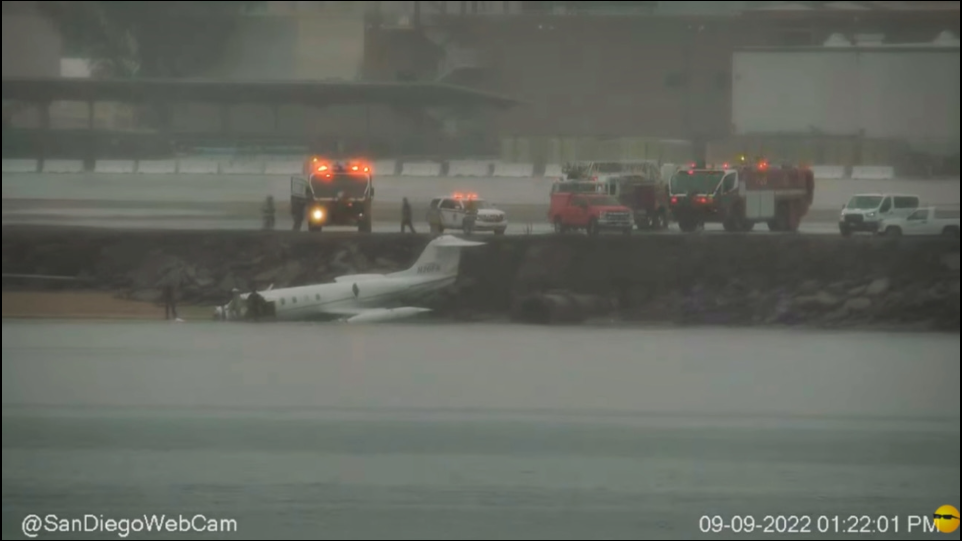 Small plane crashes off runway at NAS North Island in San Diego | cbs8.com
