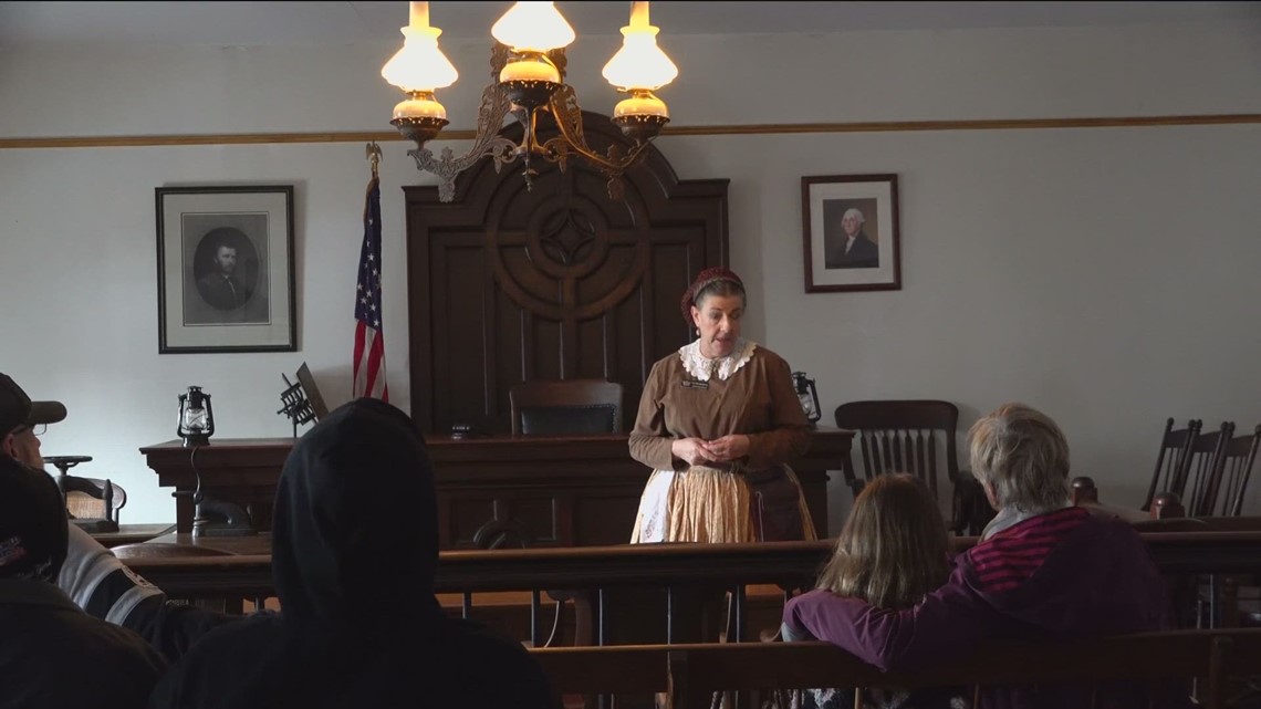 History meets the paranormal at San Diego's iconic Whaley House | cbs8.com