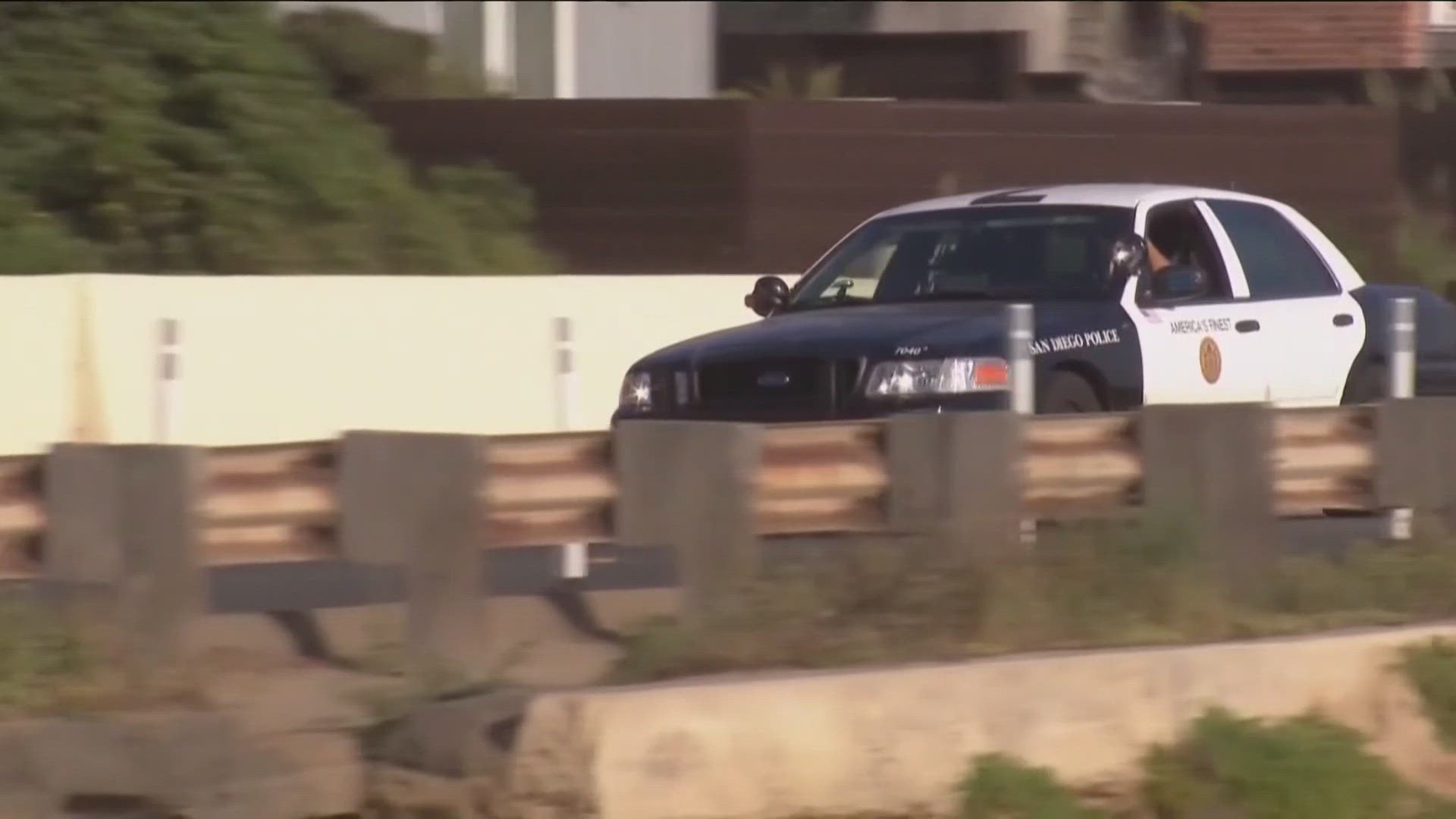 California driver spots fake cop during traffic stop | cbs8.com