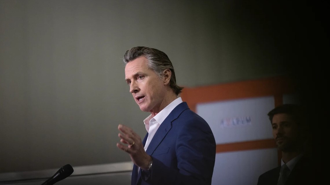 Gavin Newsom wants Ron DeSantis charged with ‘kidnapping’ migrants. Is ...