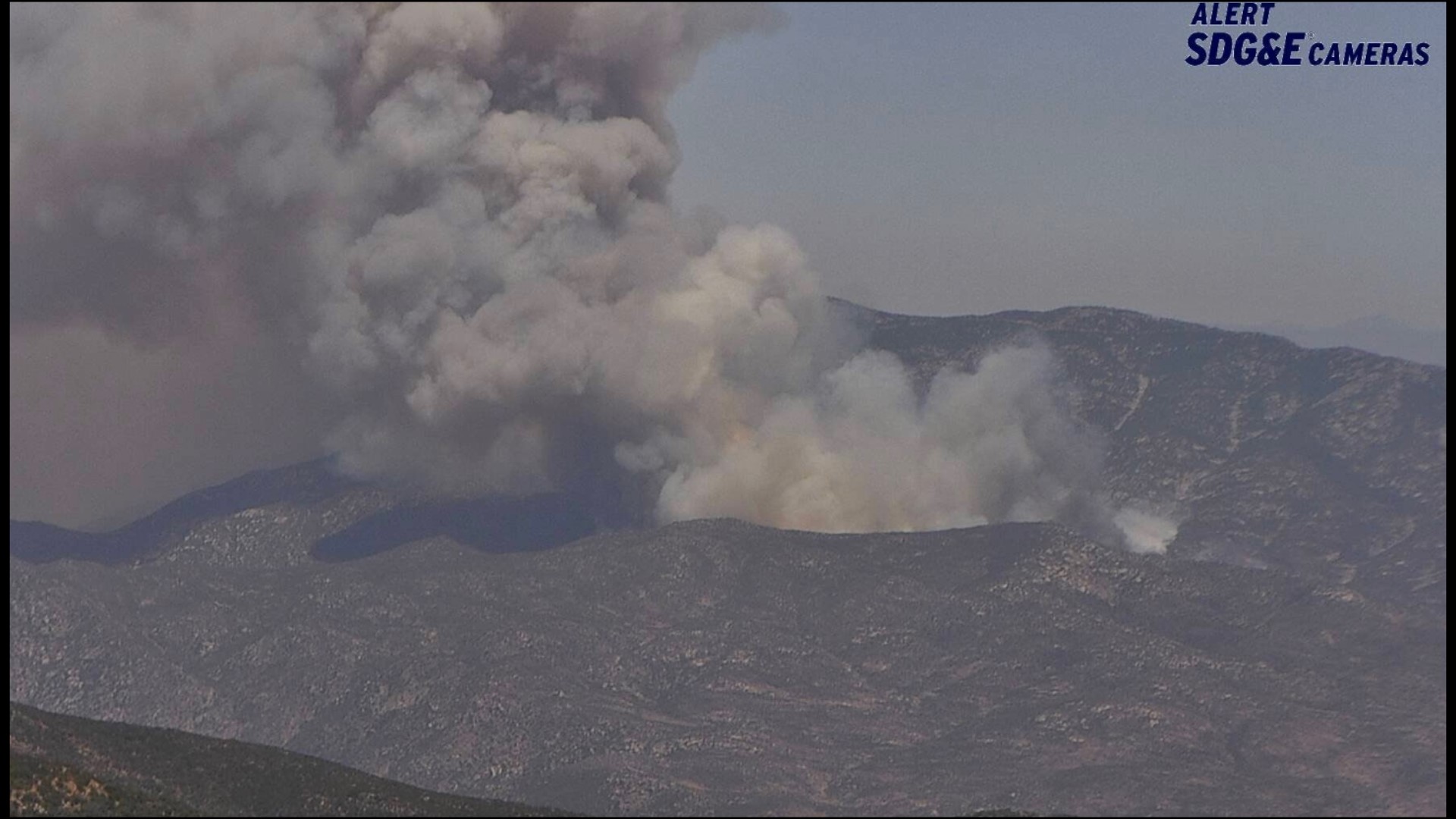 Wildfire chars hundreds of acres just north of U.S.-Mexico border ...