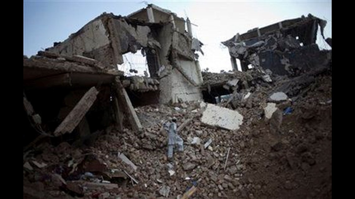 Van Bombing Kills 30 In Pakistan; 250 Wounded | cbs8.com