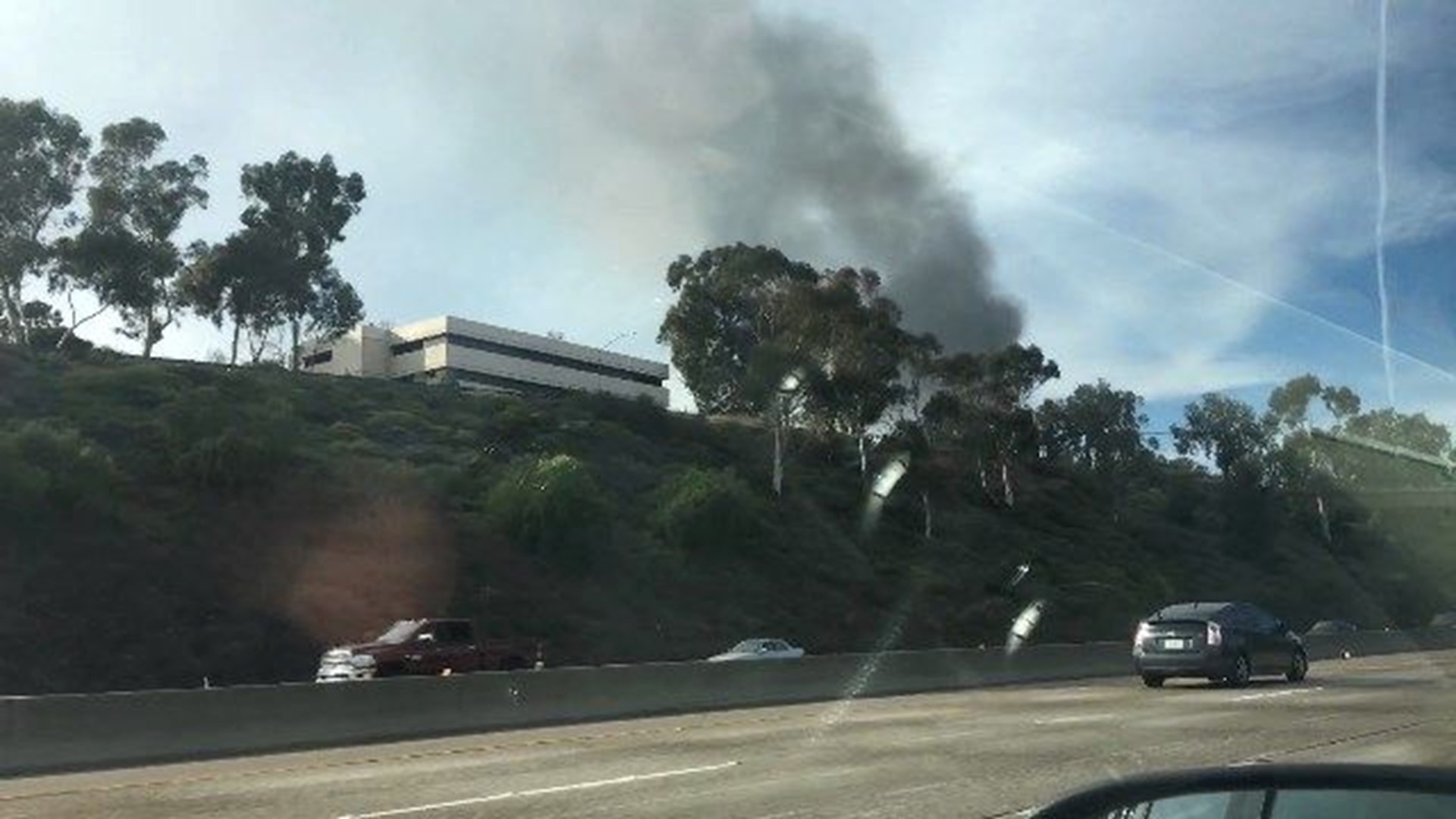 Crews battle brush fire in Linda Vista | cbs8.com