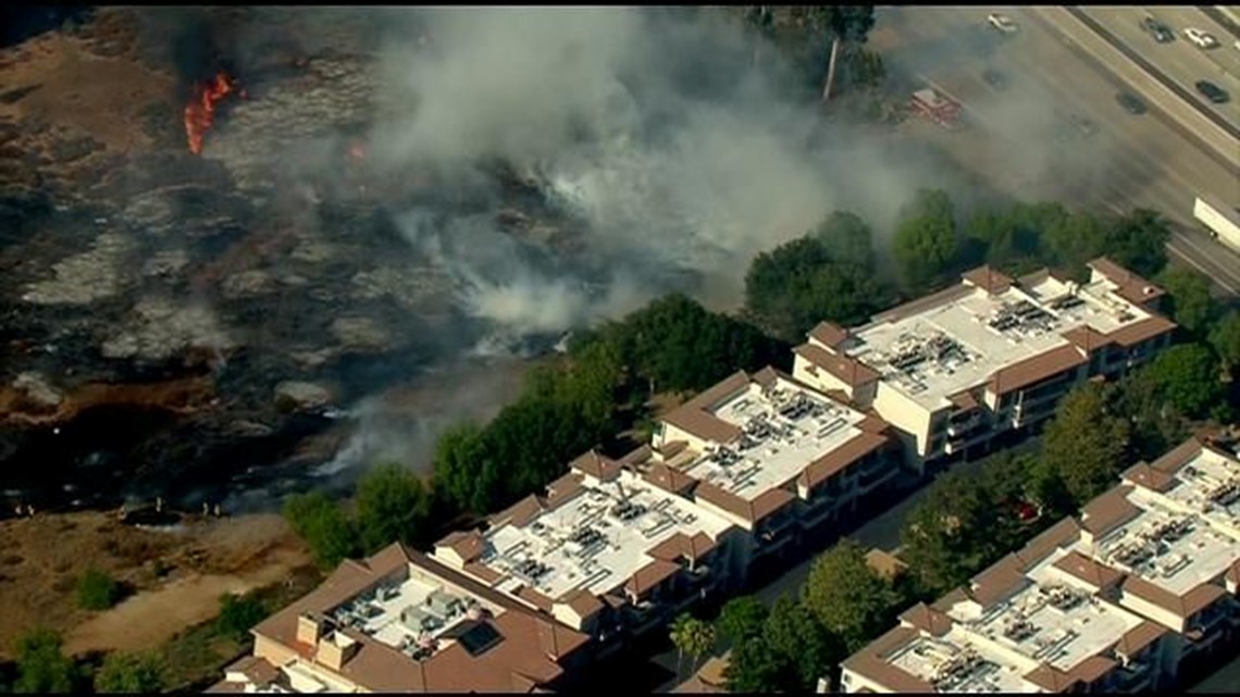 Rancho Bernardo brush fire prompts evacuation of 200 residents | cbs8.com