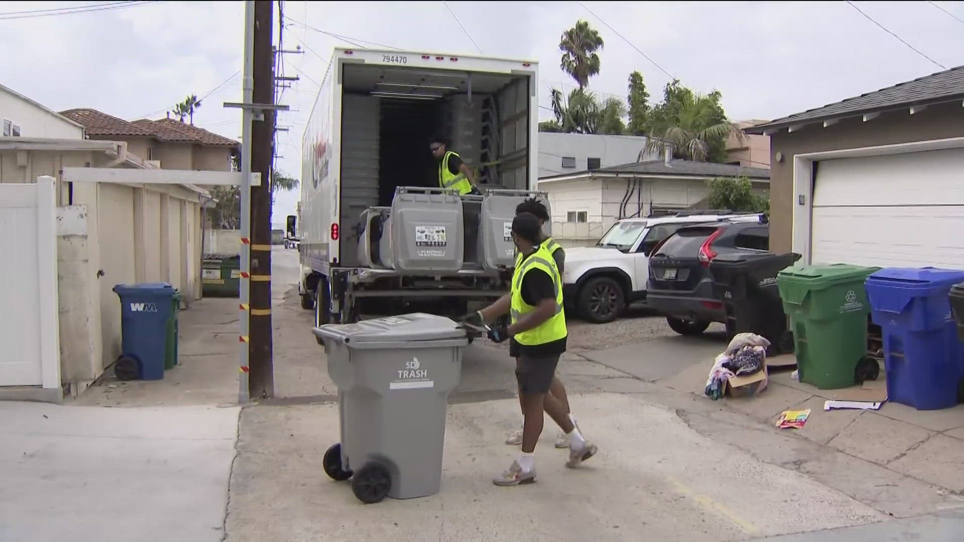 San Diego rolls out new trash bins | cbs8.com