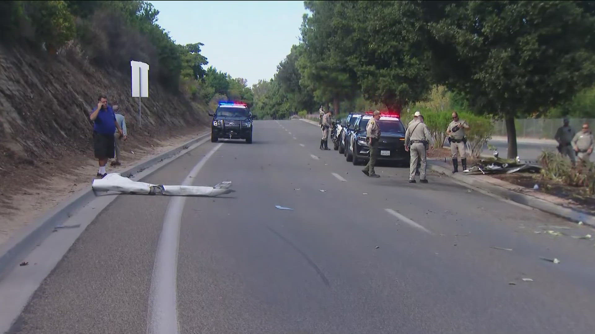 Small airplane crashes in Fallbrook, sparking fire and road closures ...
