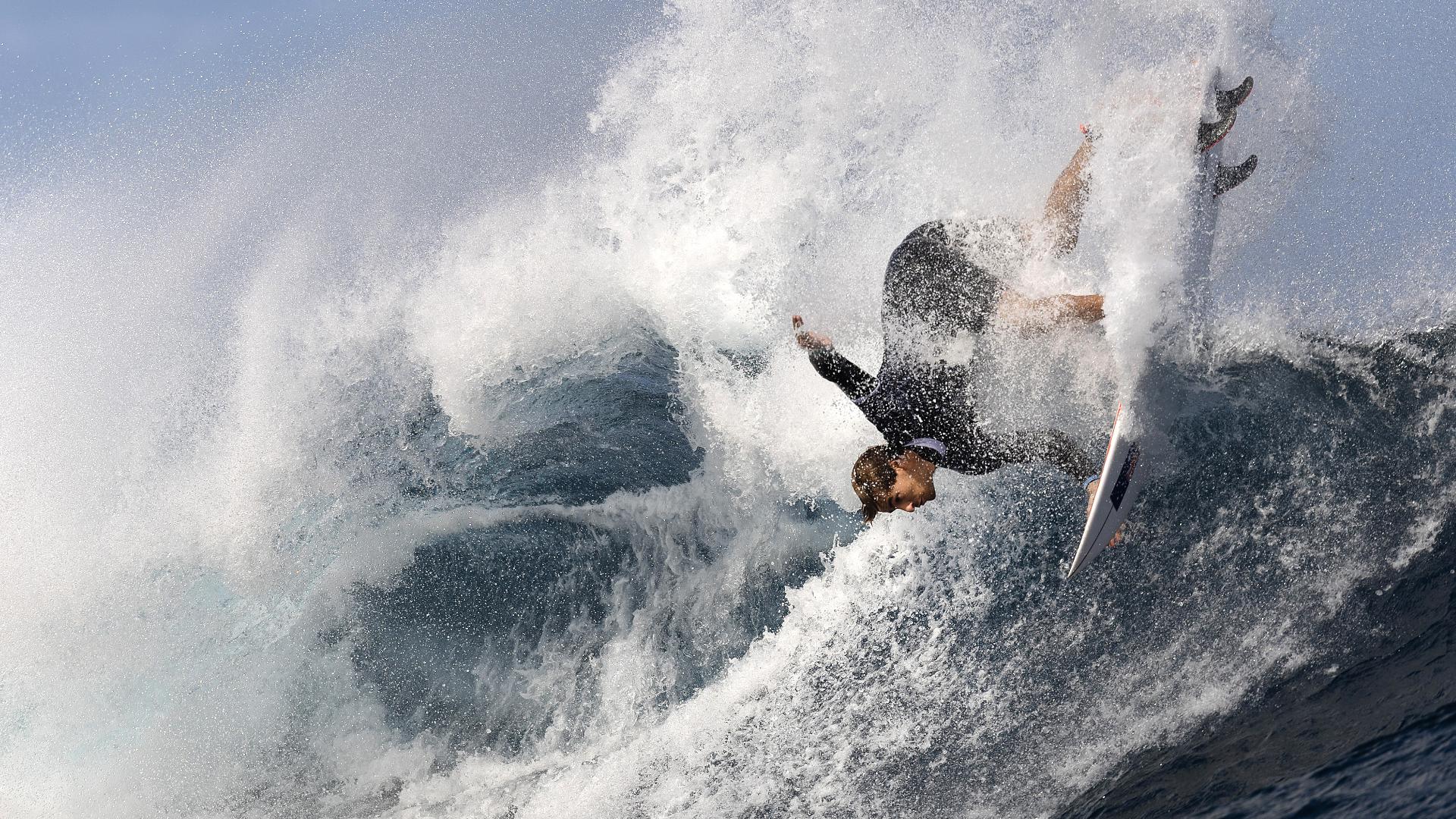 San Diego photographer shoots Olympic surf contest photos | cbs8.com