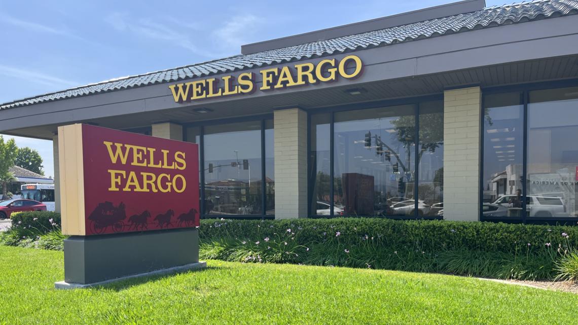 Bank employees save customer's life, rewarded with free chicken wings ...