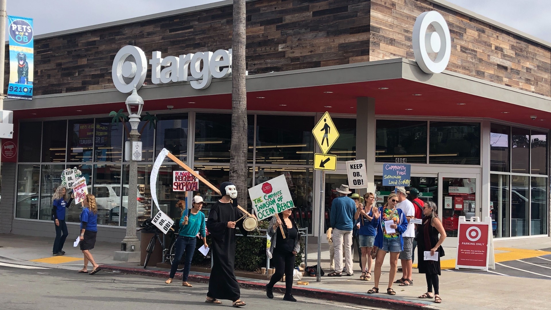 Ocean Beach Target holds grand opening amidst protest | cbs8.com