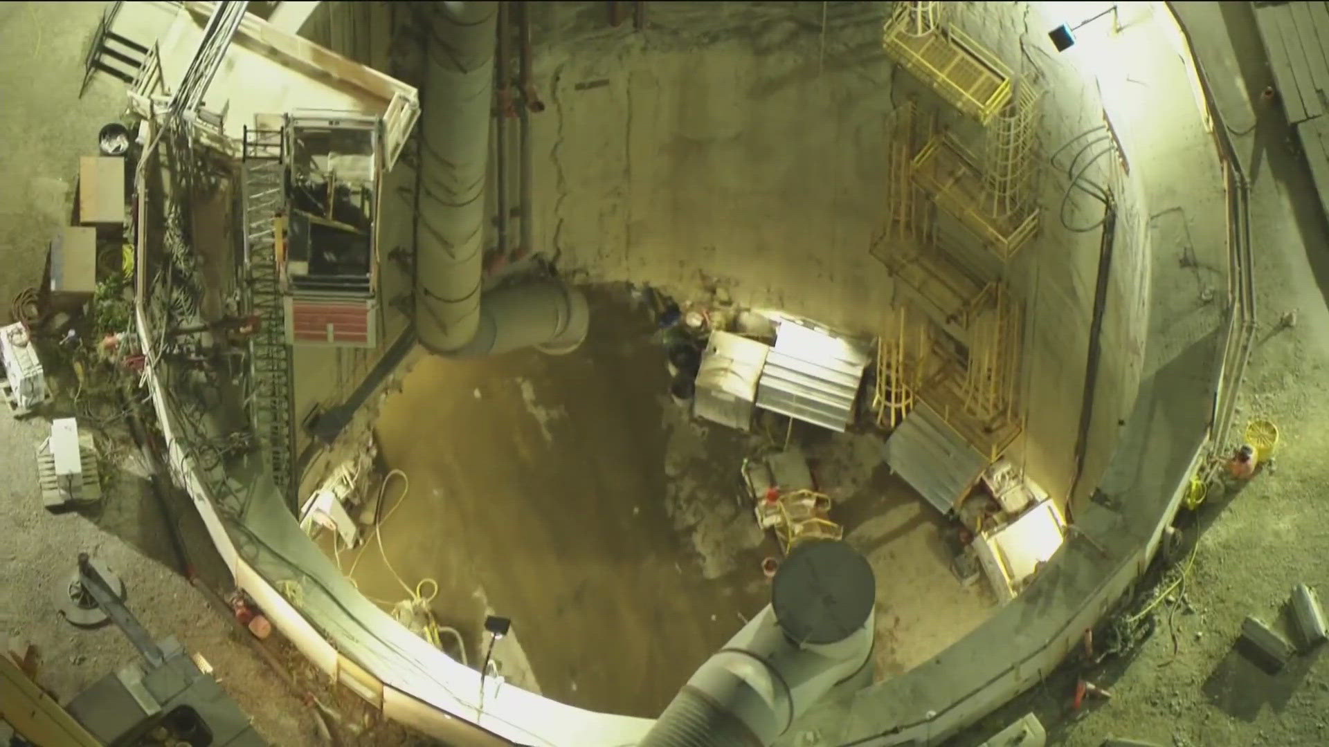 31 construction workers escape safely after LA tunnel collapse | cbs8.com