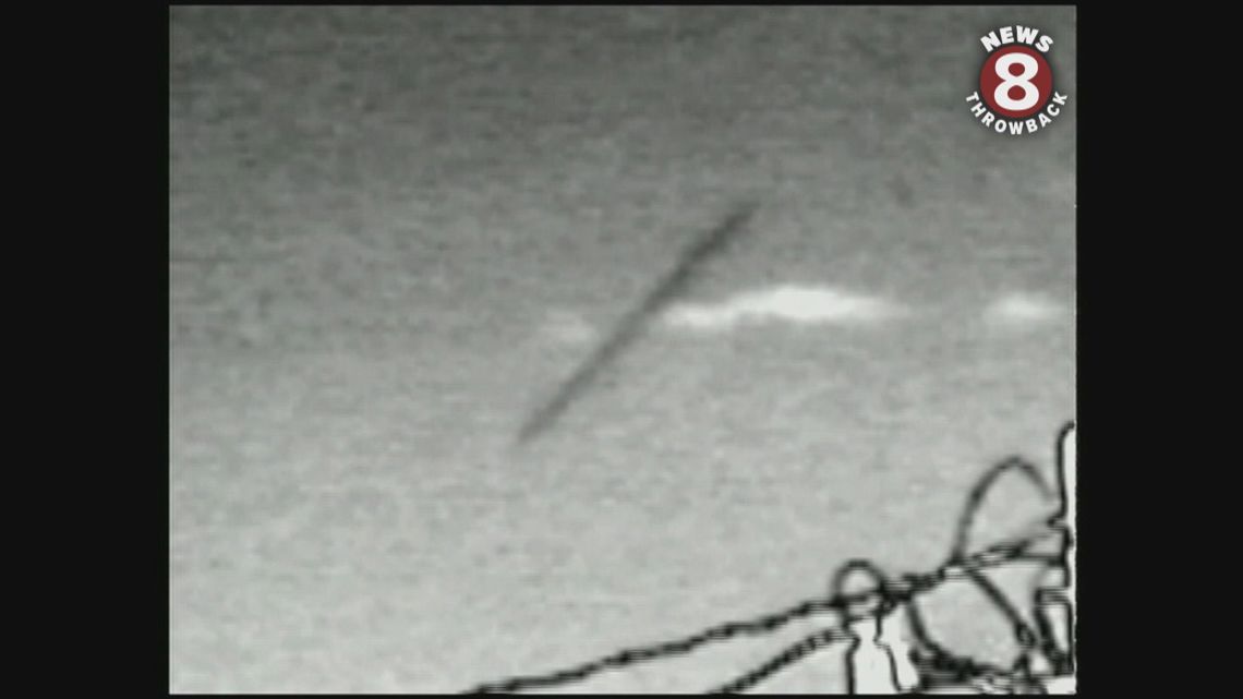 Optical phenomenon 'rods' caught on camera | CBS 8 2000 special | cbs8.com
