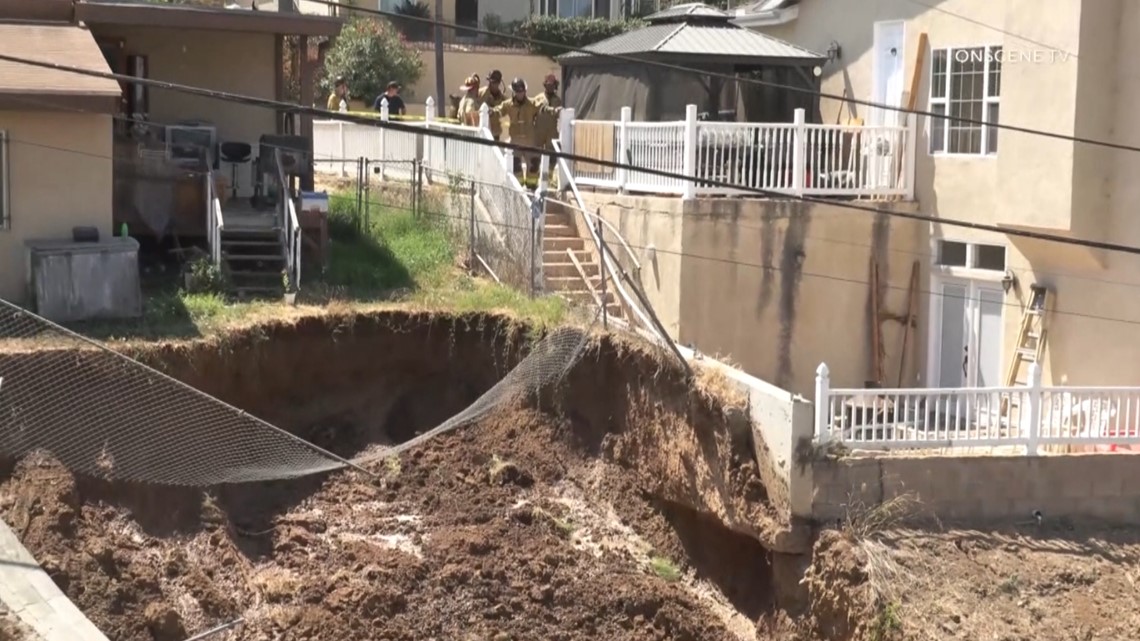 Valencia Park mudslide forces neighbors to evacuate | cbs8.com