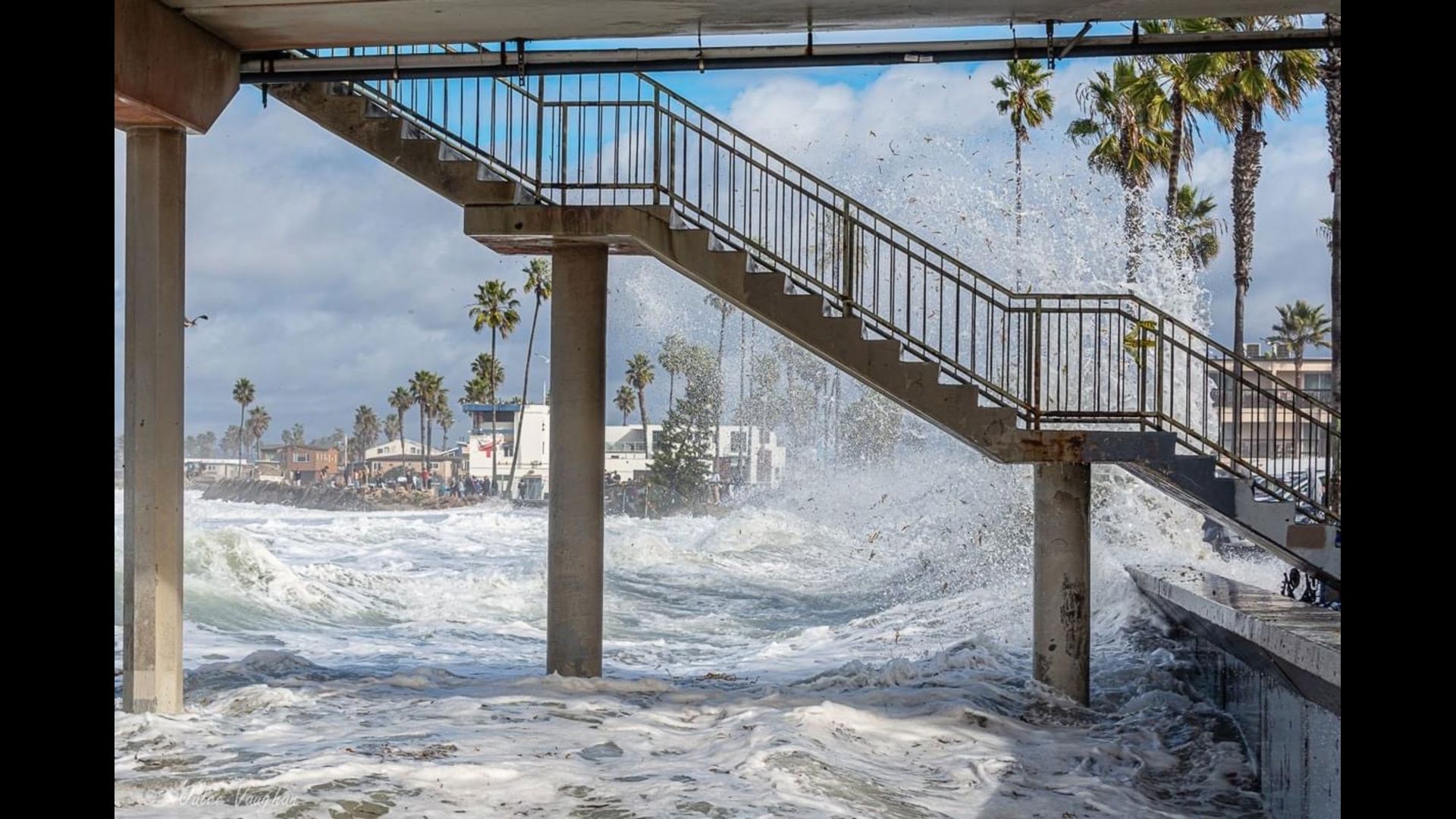 Children's Pool La Jolla sea wall damaged by waves | cbs8.com