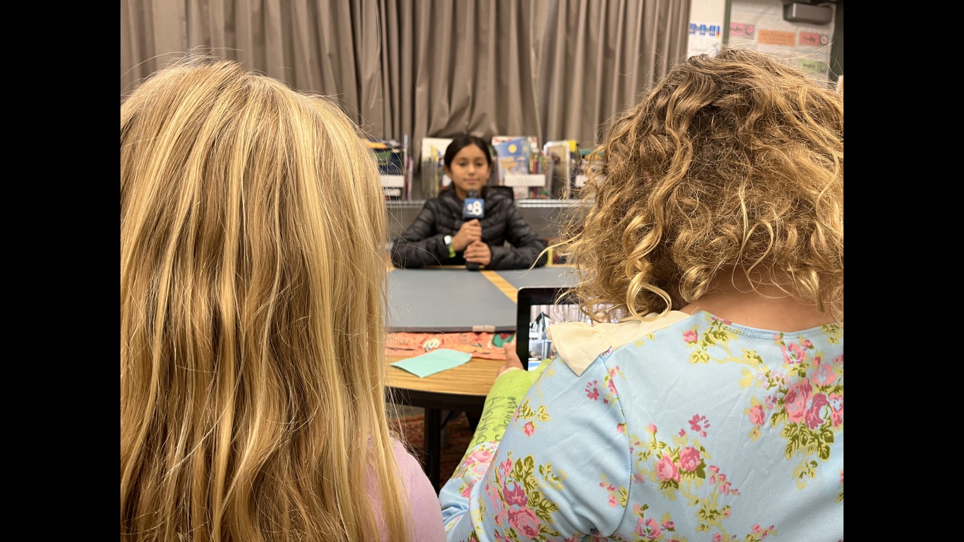 Young journalists produce weekly newscast at Discovery School | cbs8.com