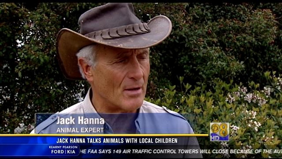 Jack Hannah talks animals with local children | cbs8.com